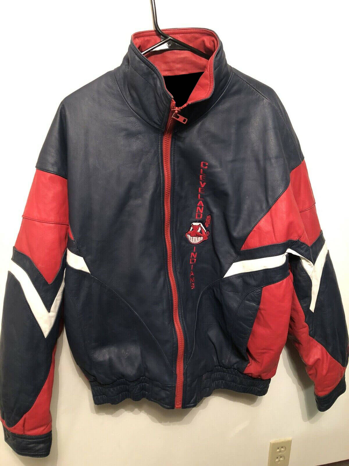 Vintage MLB Pro Player Cleveland Indians Leather Jacket - Maker of Jacket